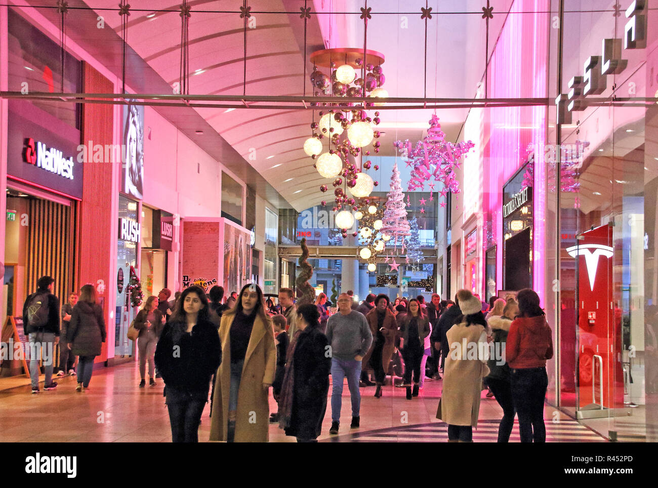 Milton Keynes, UK. 24th Nov, 2018. Shopping centres like: Mk and Intu ...