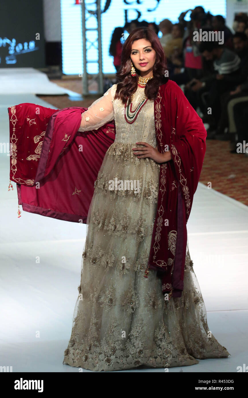 Rawalpindi. 24th Nov, 2018. A model presents a creation by designer ...