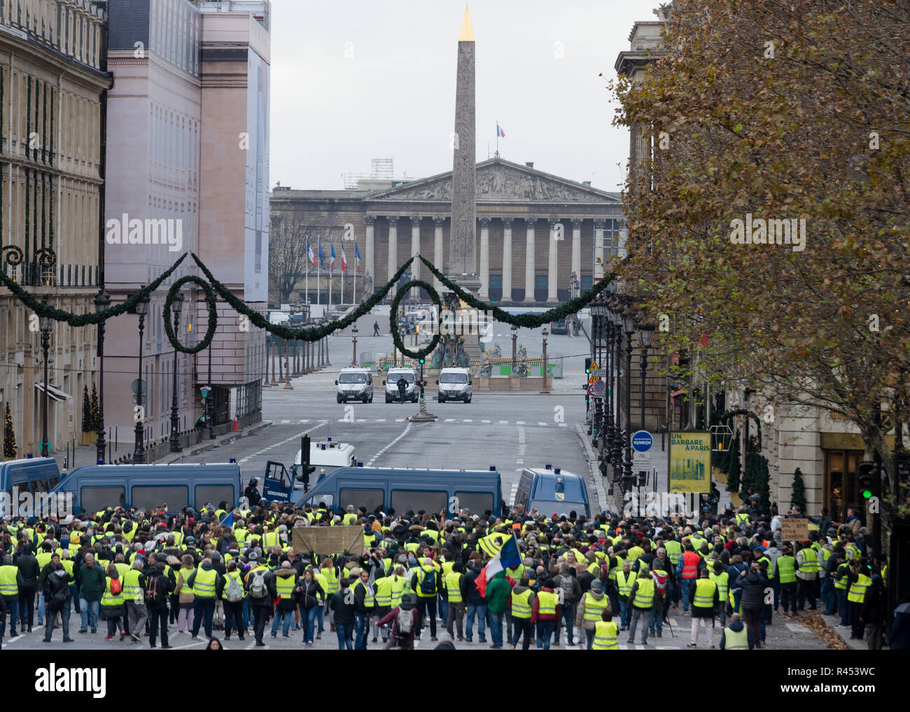 Gilet jaune hi-res stock photography and images - Alamy
