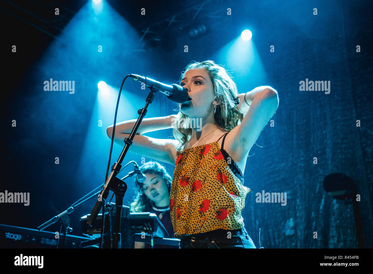 Maisie peters performs live hi-res stock photography and images - Alamy