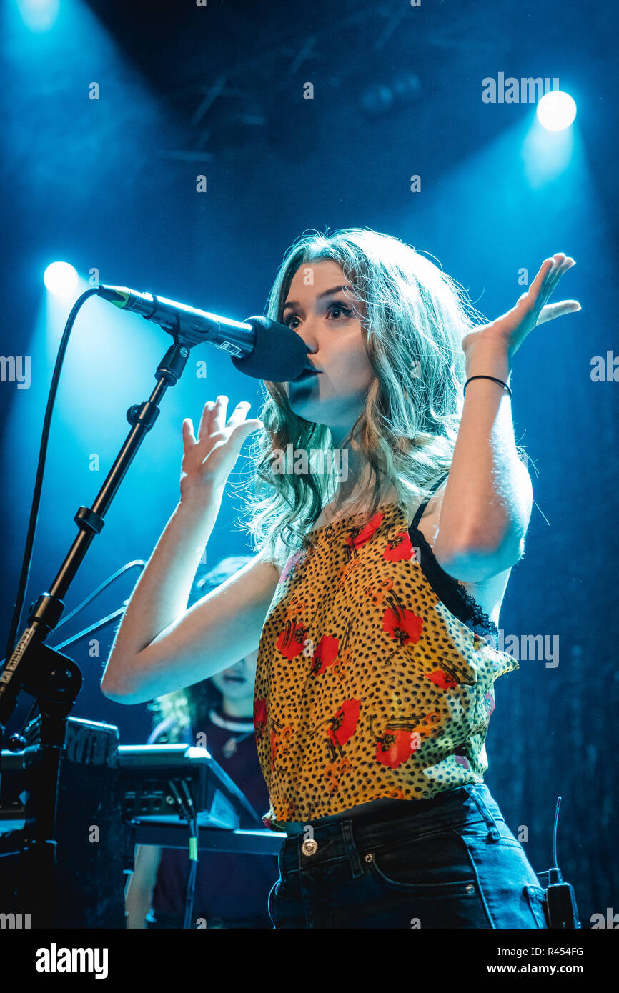 Maisie peters hi-res stock photography and images - Alamy