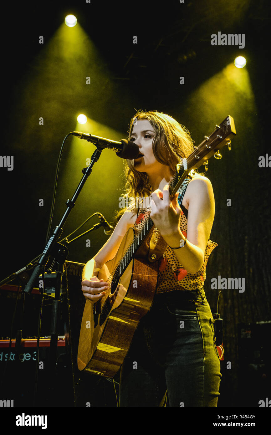 Maisie peters hi-res stock photography and images - Alamy