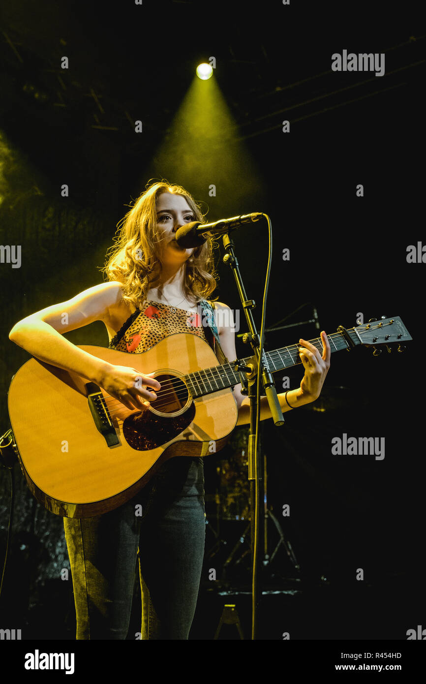 Maisie peters hi-res stock photography and images - Alamy