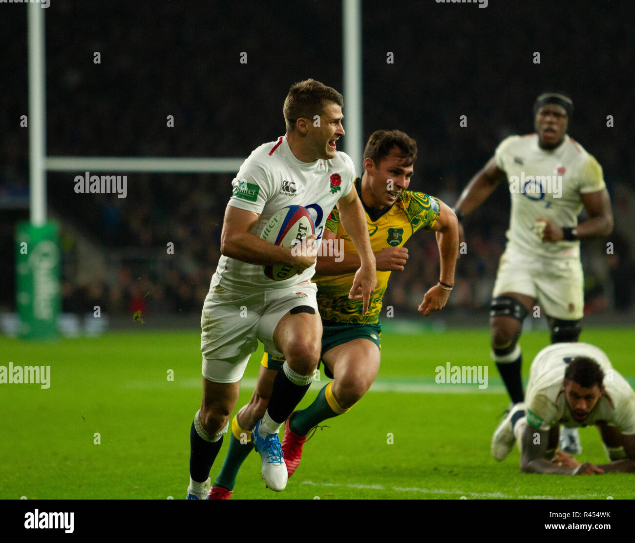 Twickenham, UK. 24th November 2018. England's Richard Wigglesworth runs ...