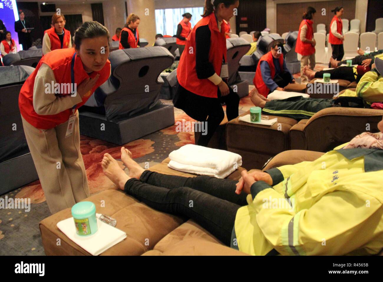 Wuhu, Wuhu, China. 25th Nov, 2018. Wuhu, CHINA-People attend the foot ...