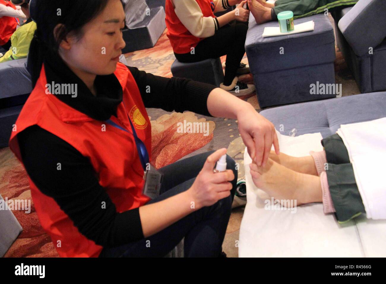 Wuhu, Wuhu, China. 25th Nov, 2018. Wuhu, CHINA-People attend the foot ...