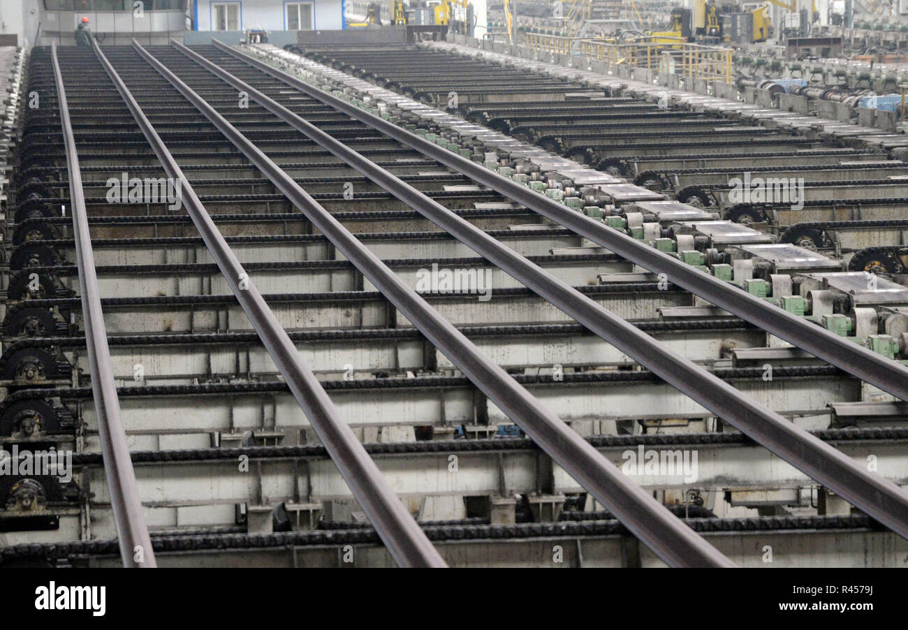 Heavy rail hi-res stock photography and images - Alamy