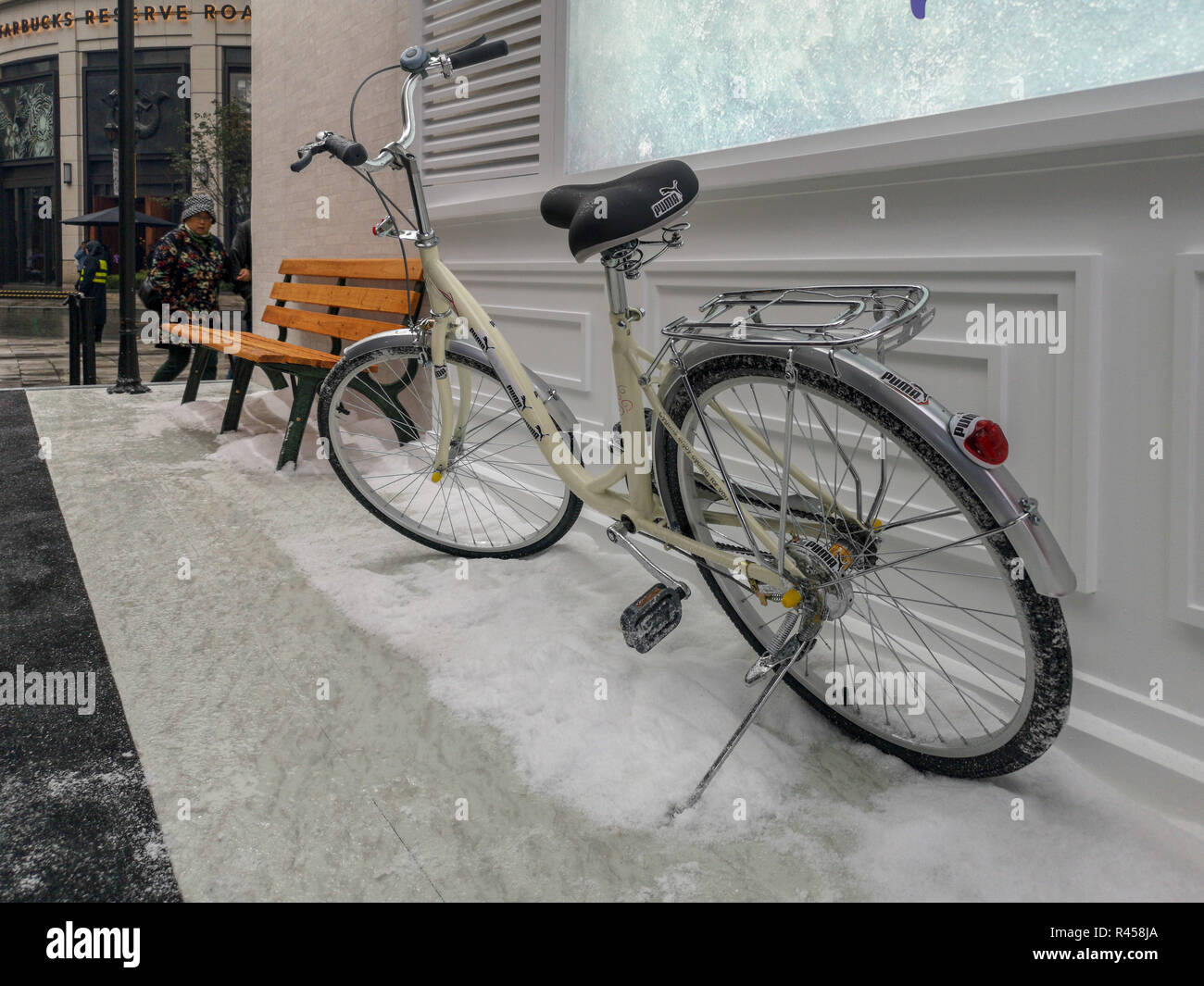Snowfall in shanghai hi-res stock photography and images - Alamy