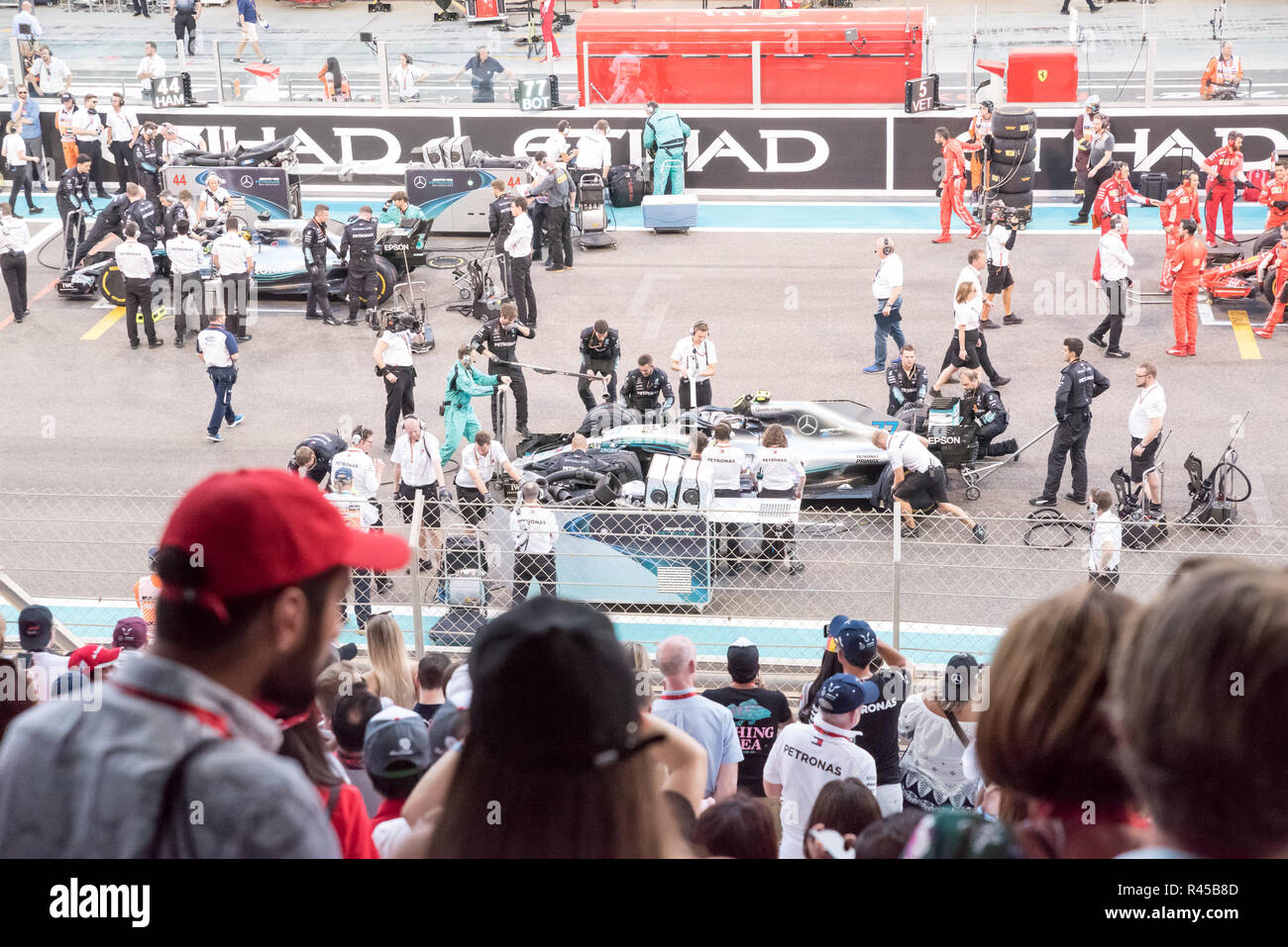 Crowd spectators fans f1 hi-res stock photography and images - Alamy