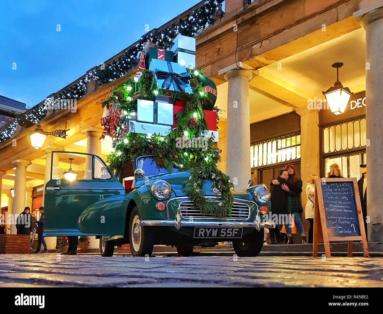 Covent garden christmas car hi-res stock photography and images - Alamy