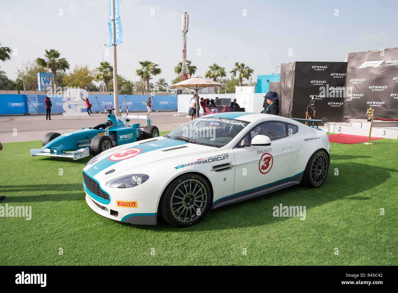 F1 race day hi-res stock photography and images - Alamy