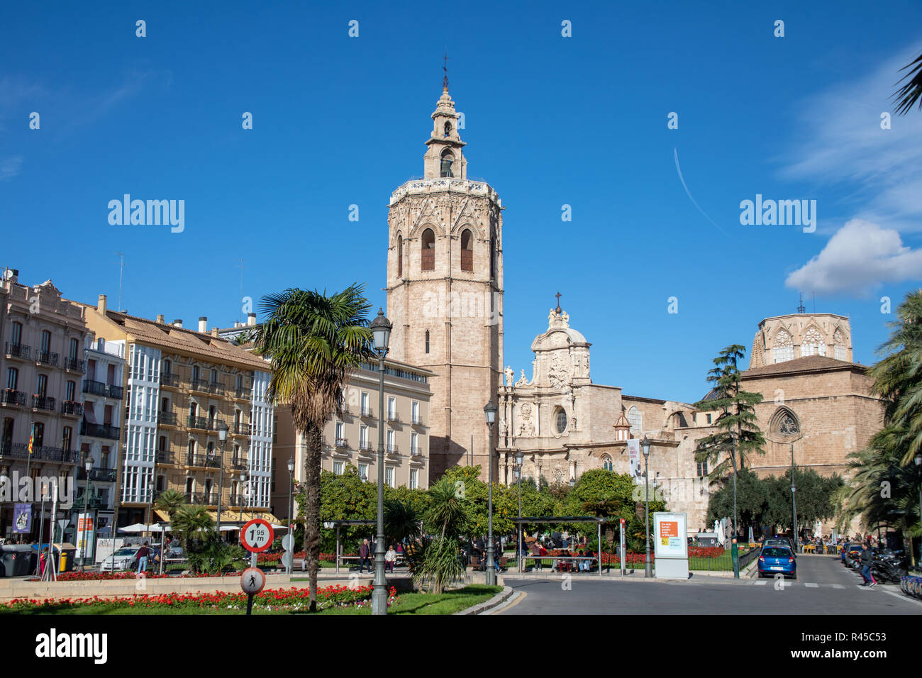 People in sunchine hi-res stock photography and images - Alamy