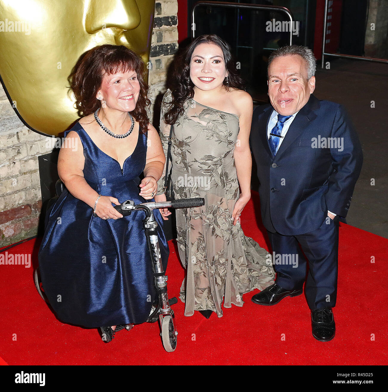 Warwick davis and samantha davis hi-res stock photography and images ...