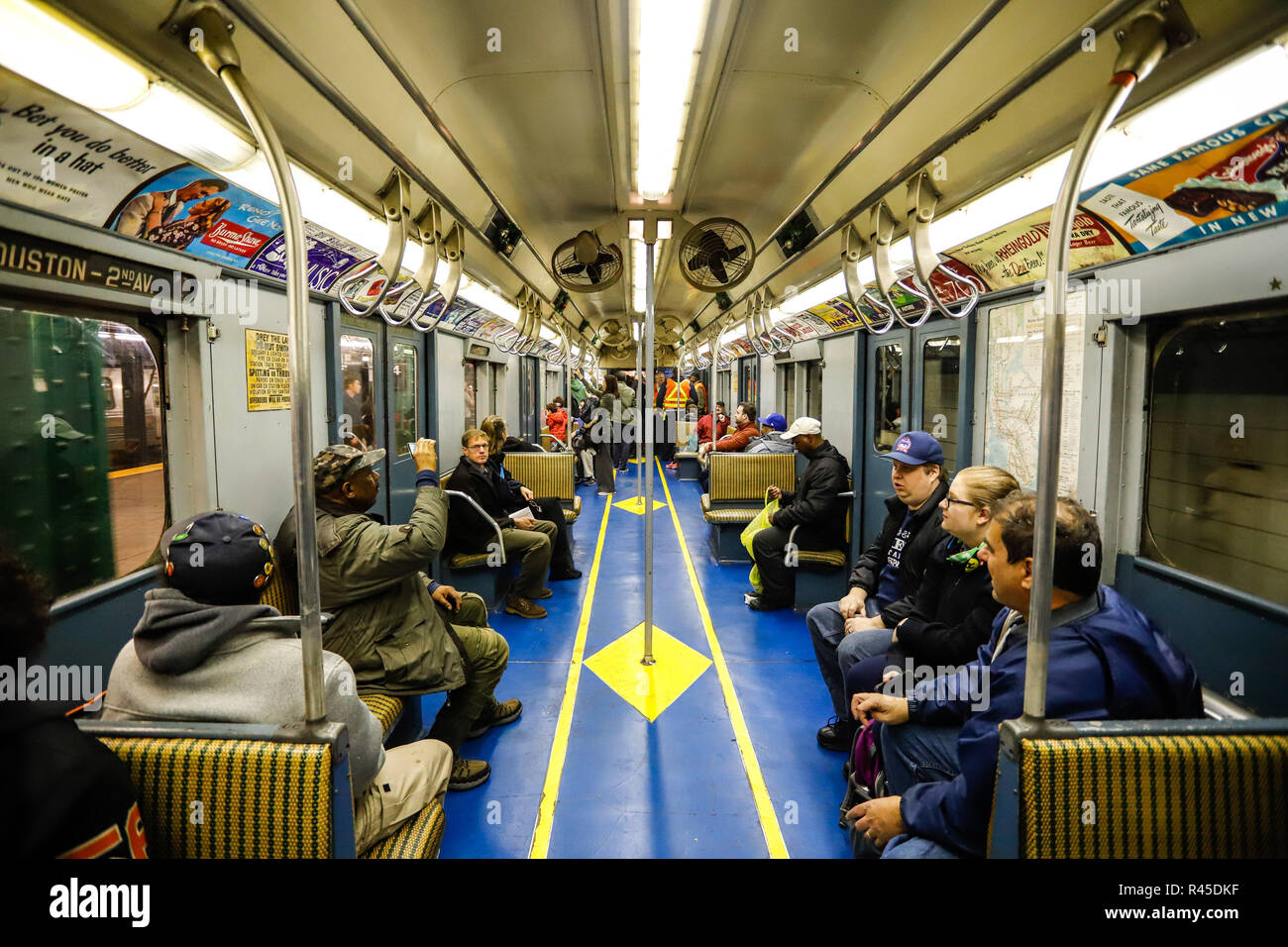 New York, NEW YORK, USA. 25th Nov, 2018. Train operating from the 30s ...