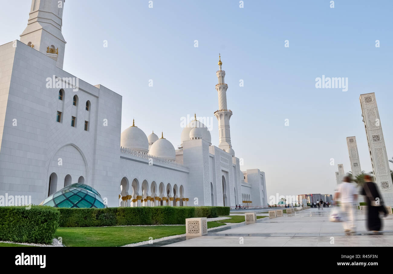 the Sheikh Zayed Grand Mosque Stock Photo - Alamy