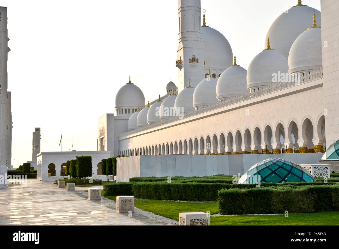 the Sheikh Zayed Grand Mosque Stock Photo - Alamy