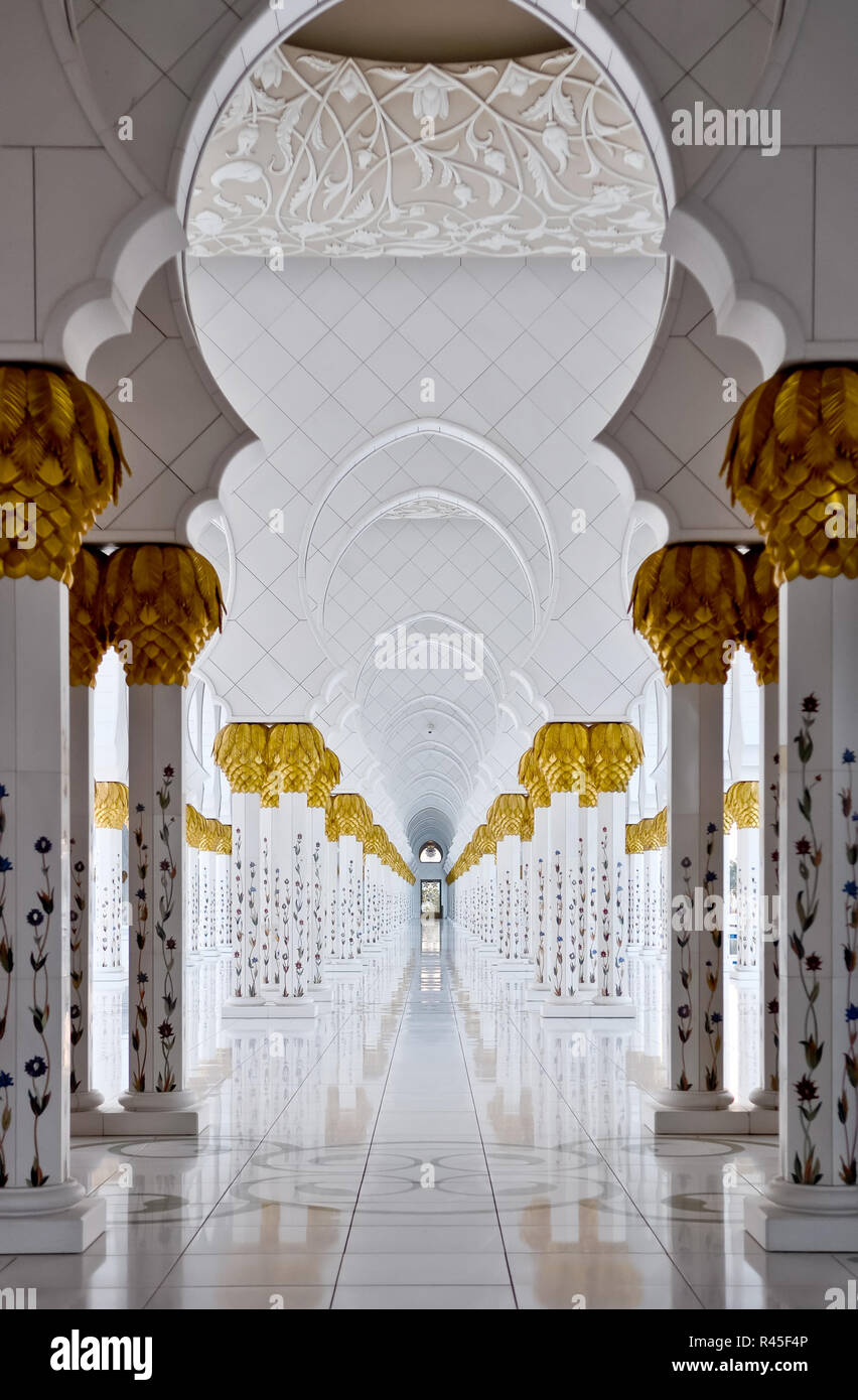 the Sheikh Zayed Grand Mosque Stock Photo - Alamy