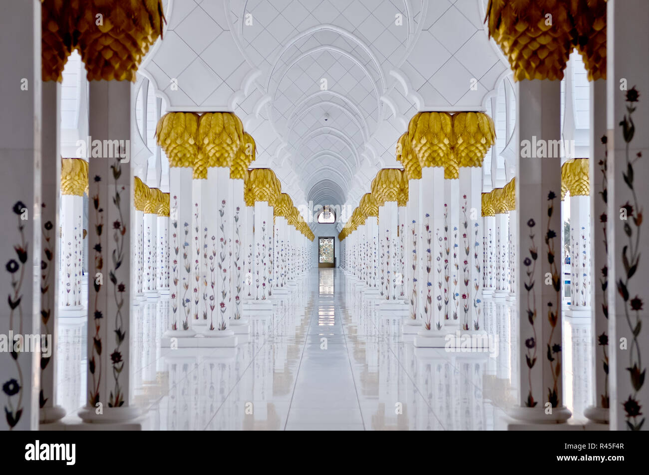 the Sheikh Zayed Grand Mosque Stock Photo - Alamy