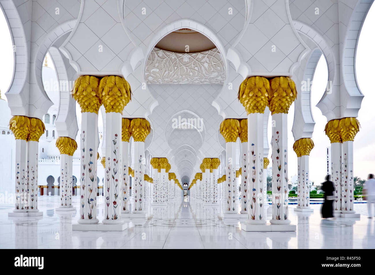 the Sheikh Zayed Grand Mosque Stock Photo - Alamy