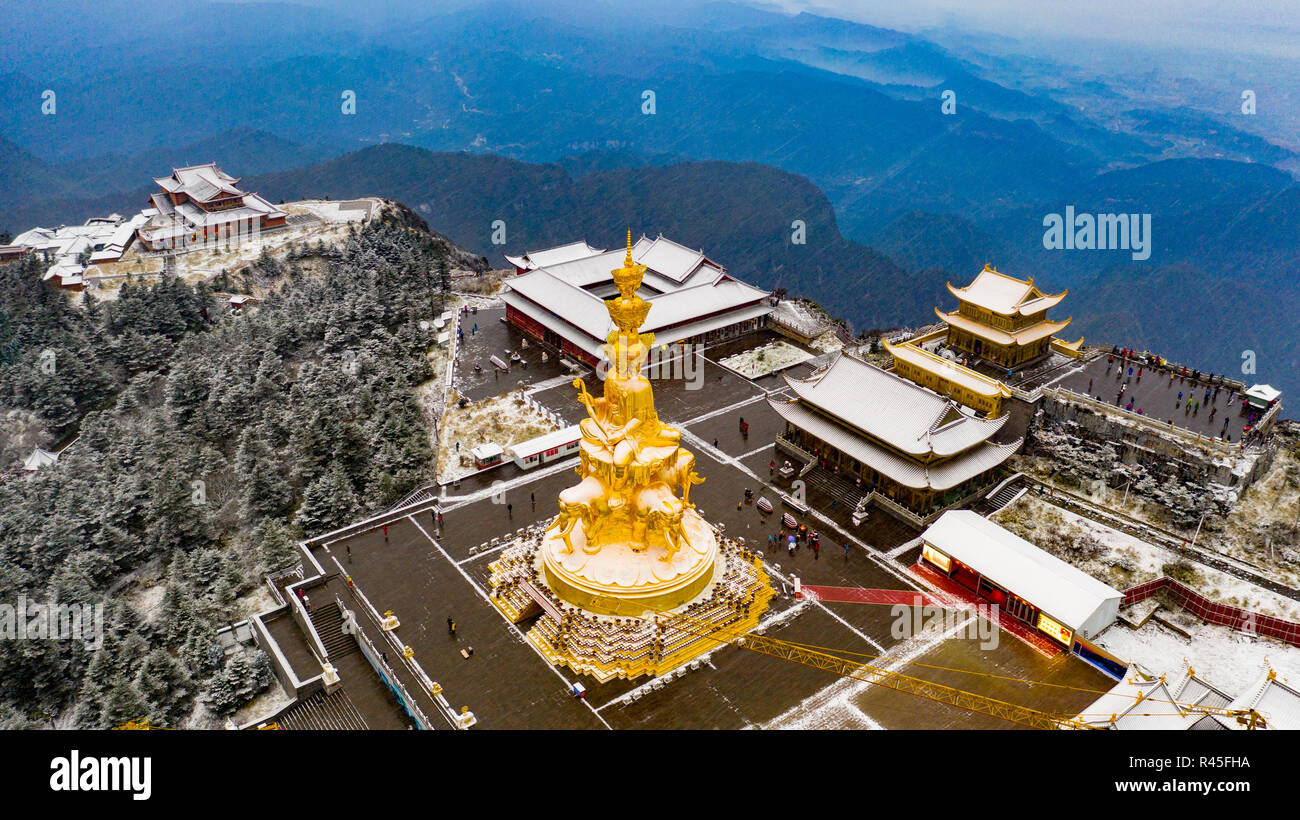 Mount emei buddha hi-res stock photography and images - Alamy