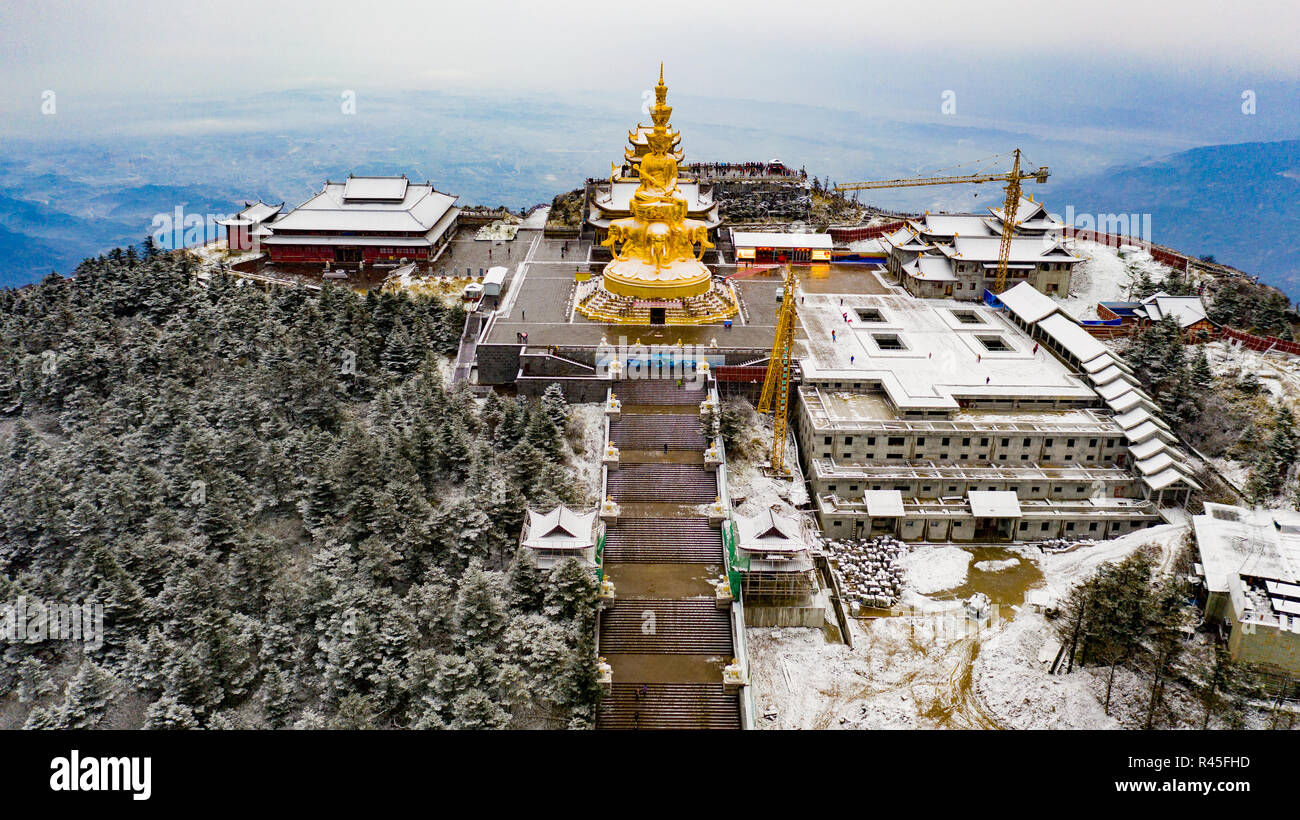 Mount emei buddha hi-res stock photography and images - Alamy