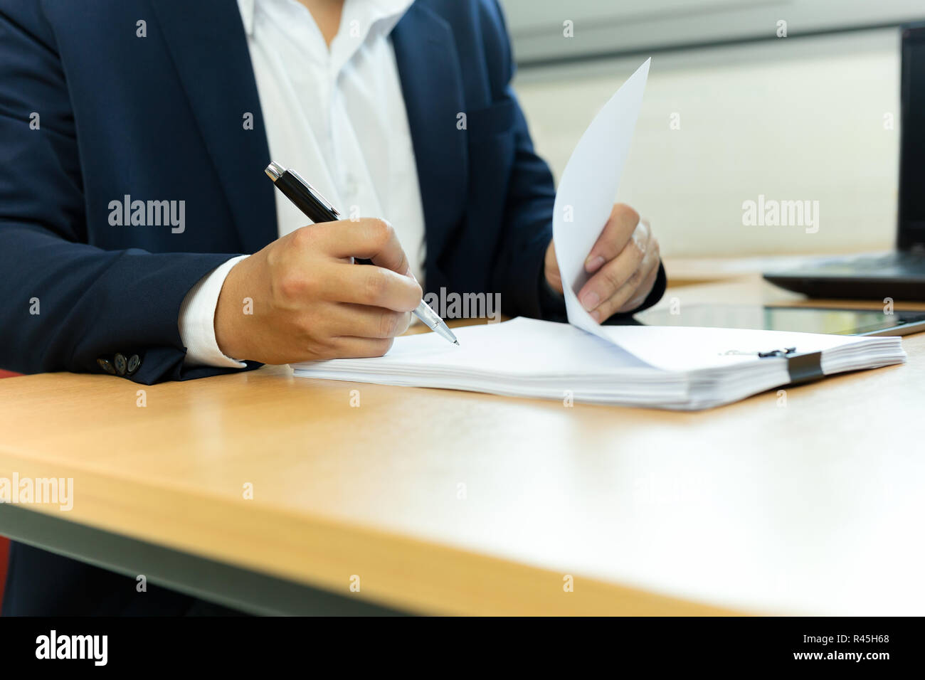 Agreement approve hi-res stock photography and images - Alamy