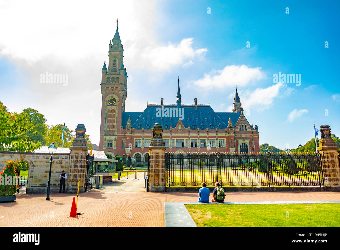 International peace garden clock hi-res stock photography and images ...