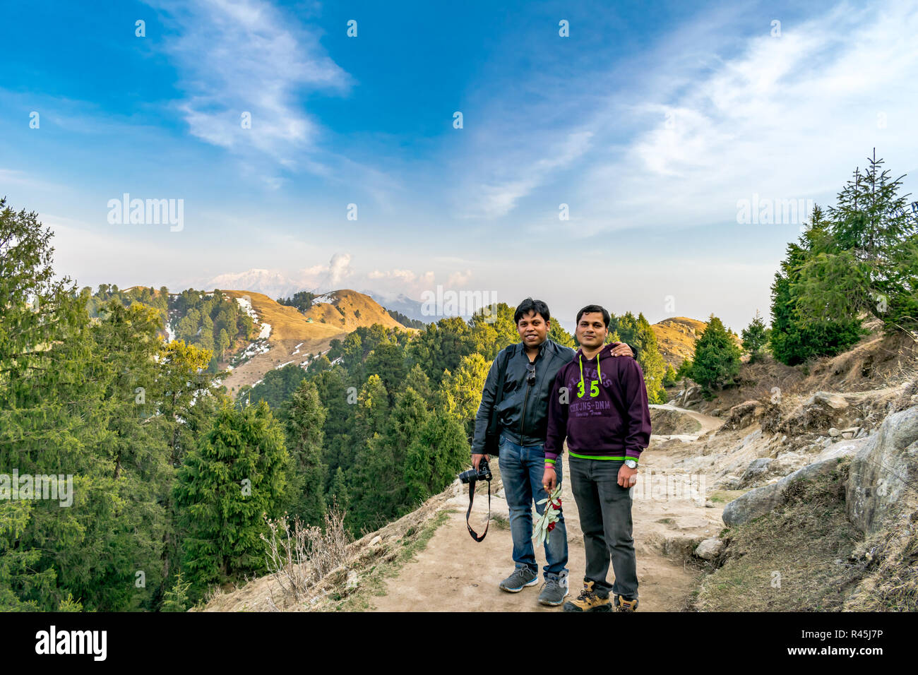 Dhauladhar mountain range hi-res stock photography and images - Alamy