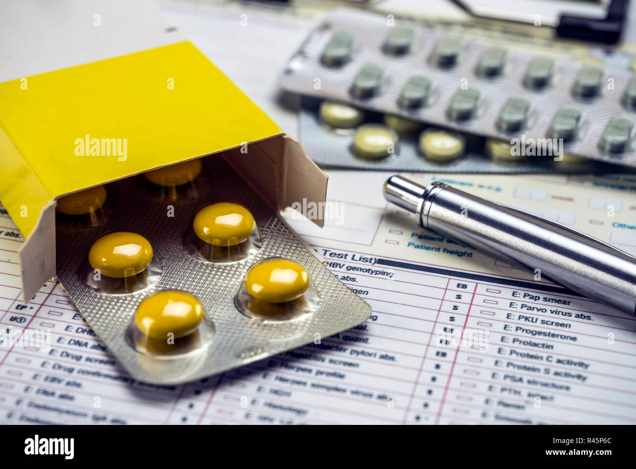 Box of vitamin tablets hi-res stock photography and images - Alamy