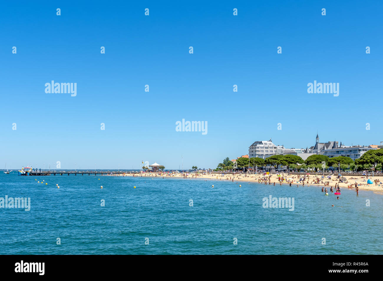 Arcachon (France), the beach Stock Photo - Alamy