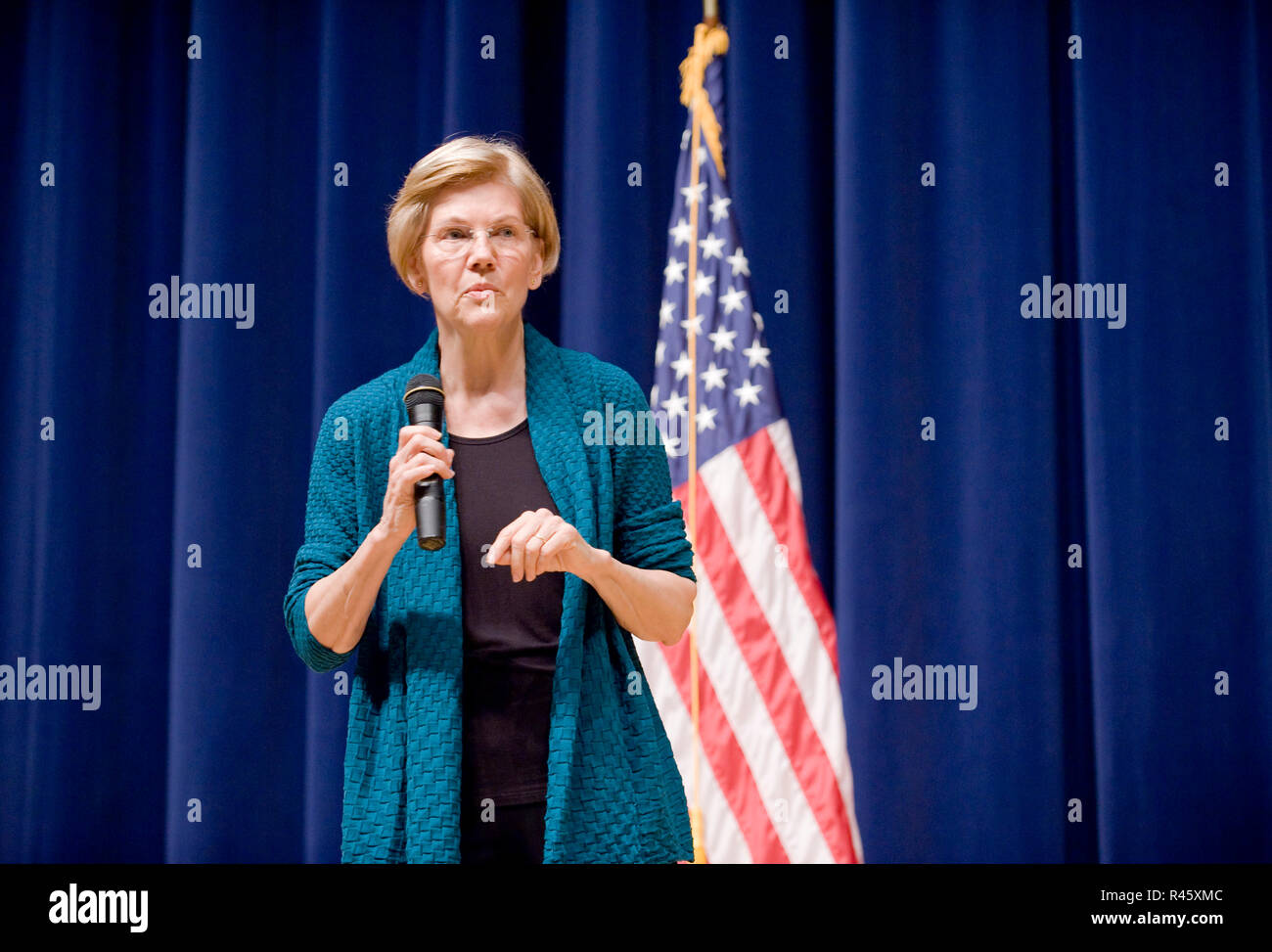 Senator liz warren hi-res stock photography and images - Alamy