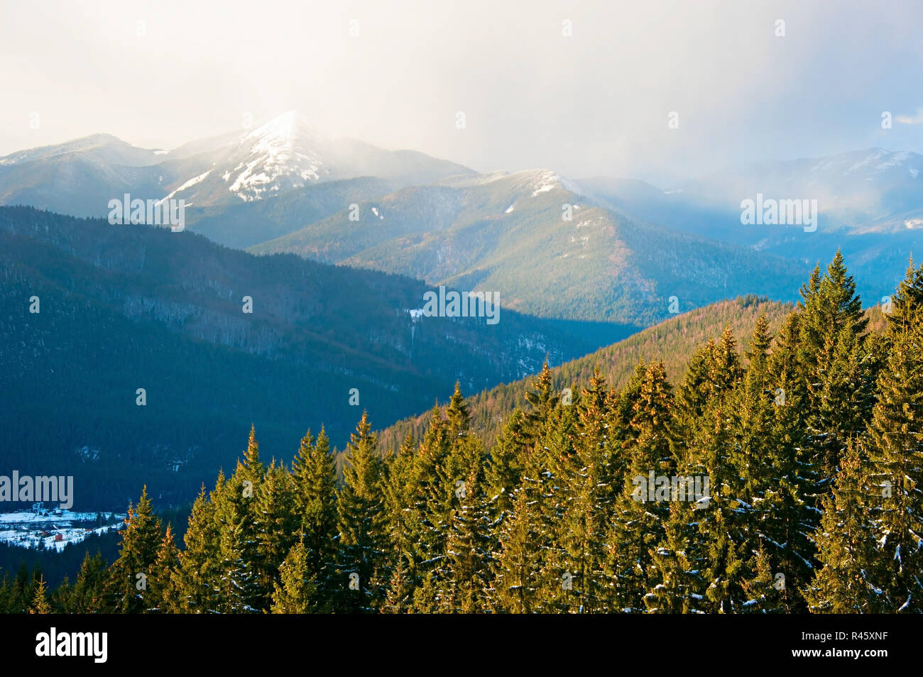 Hoverla highest mountain ukraine hi-res stock photography and images ...