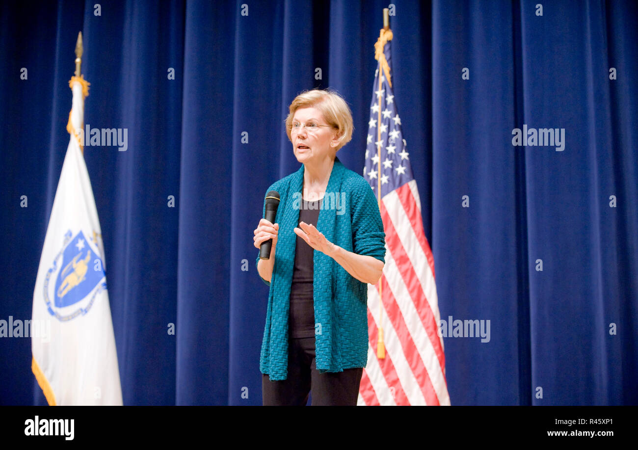 Elizabeth warren speech hi-res stock photography and images - Alamy