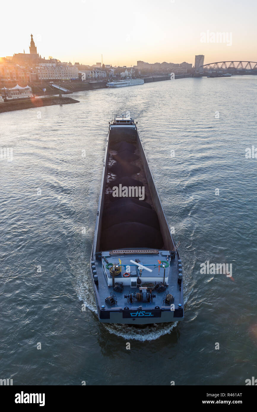 Dry bulk cargo barge hi-res stock photography and images - Alamy