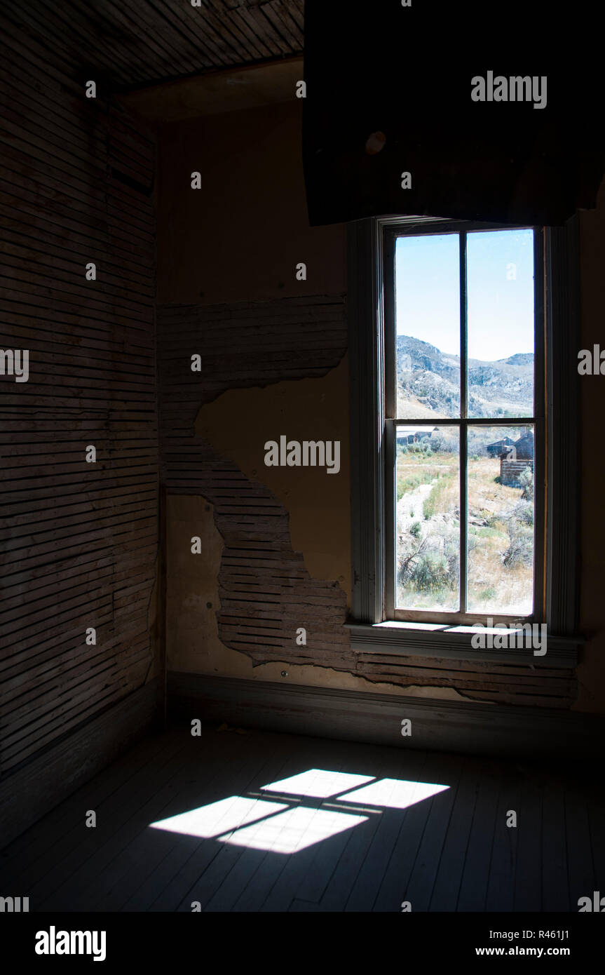 Interior deterioration hi-res stock photography and images - Alamy