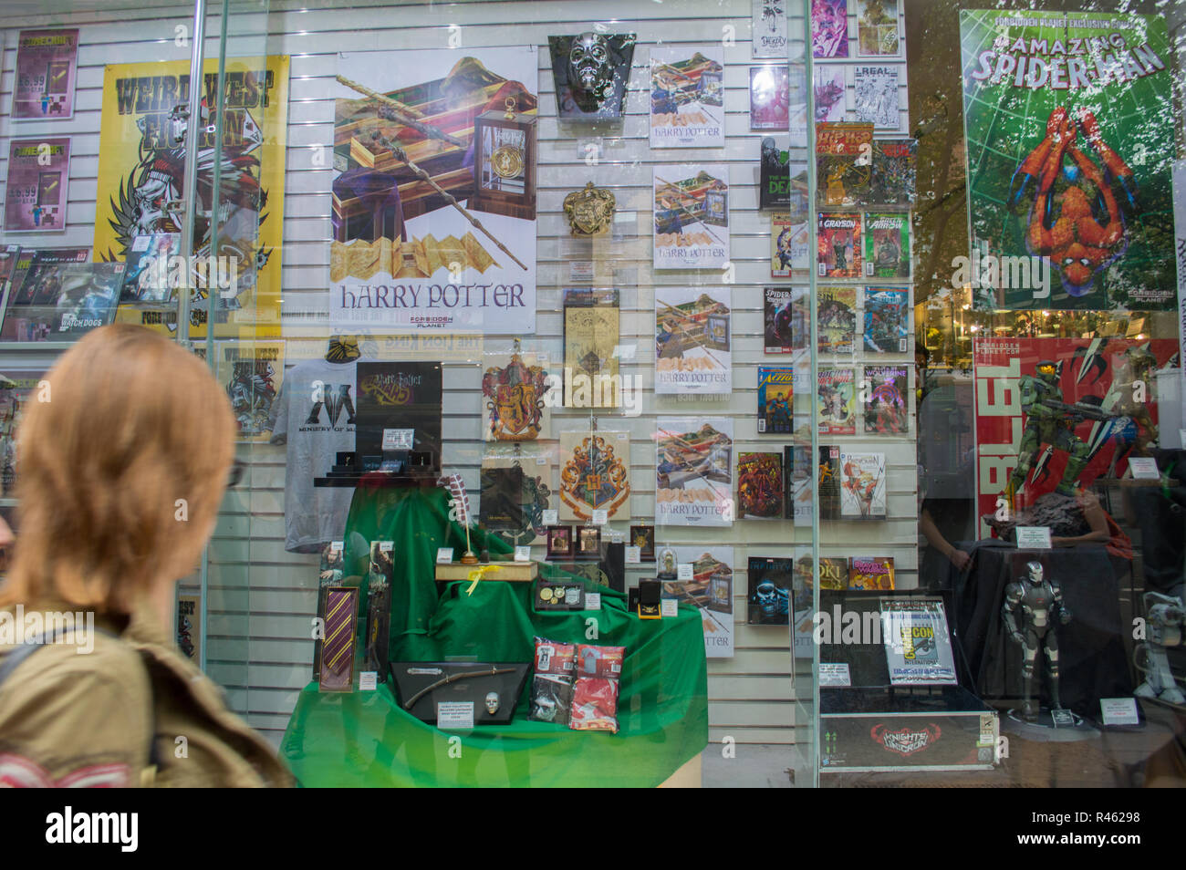 Harry potter shop window hi-res stock photography and images - Alamy