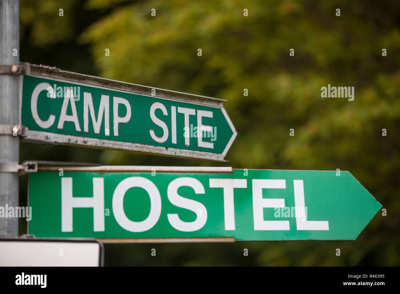 Camp camping sign direction hi-res stock photography and images - Alamy