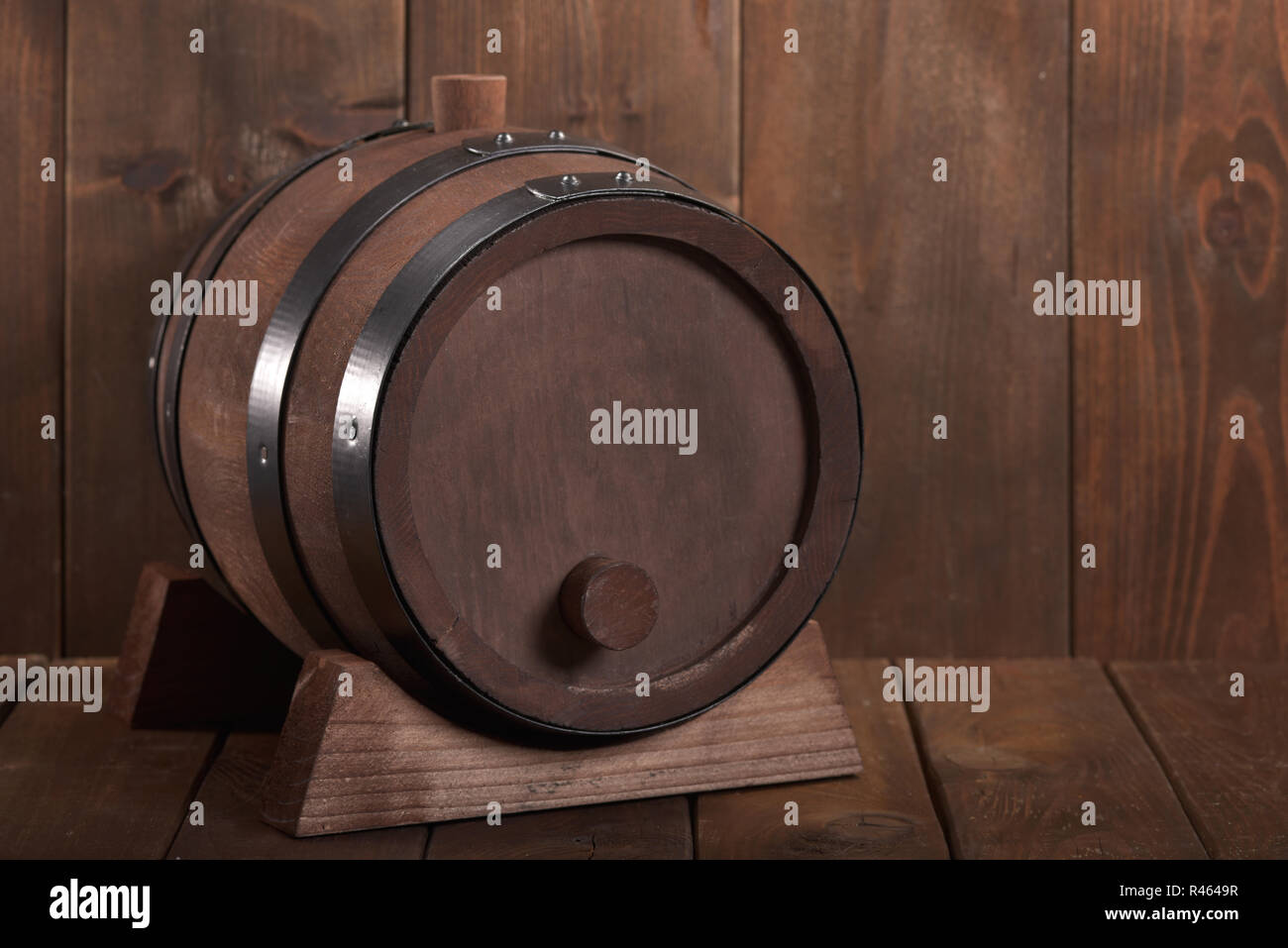 old wooden barrel Stock Photo - Alamy