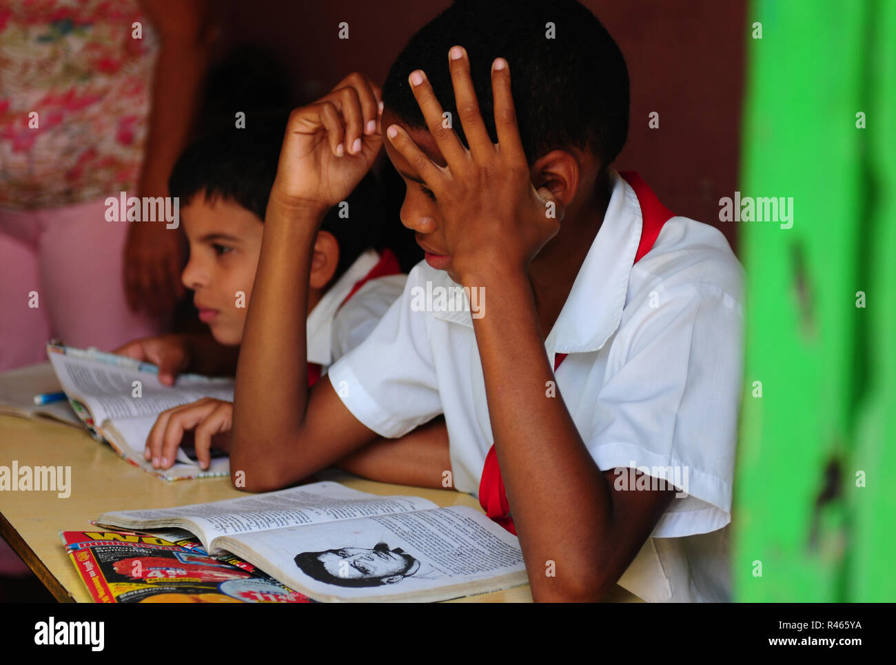 Cuba school children in classroom hi-res stock photography and images ...