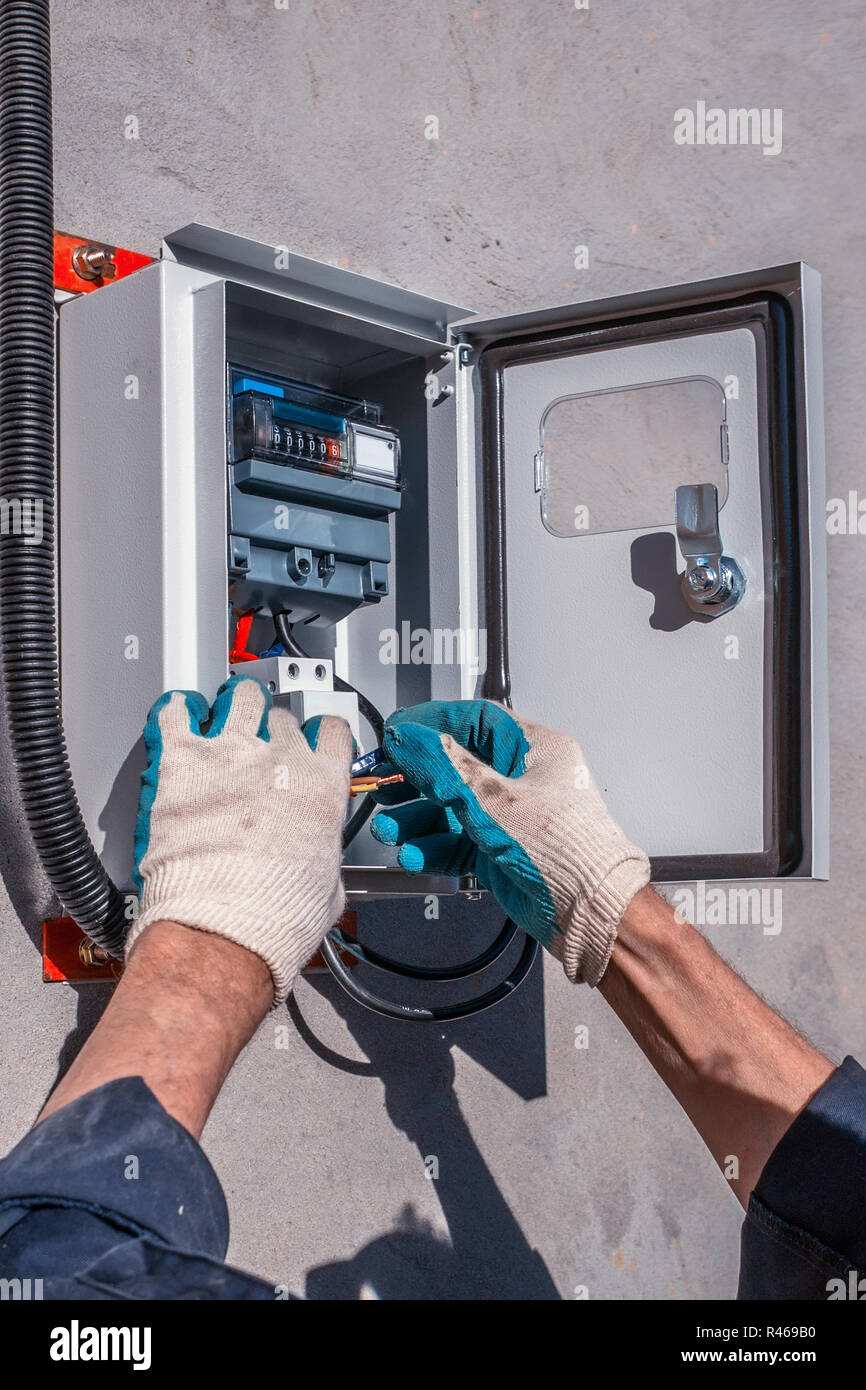 Replacing the old electricity meter with a new one. Repair of ...