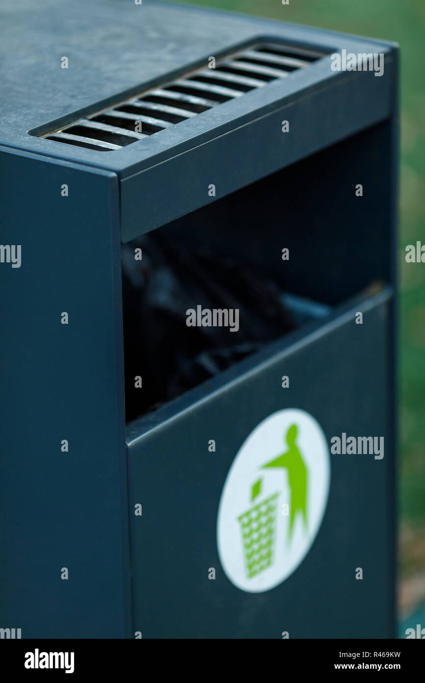 close up garbage bin outdoor. the Trash Can Stock Photo - Alamy