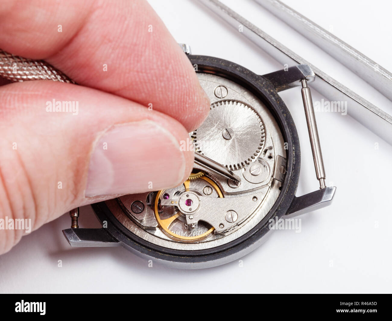 Round the clock repairs hi-res stock photography and images - Alamy