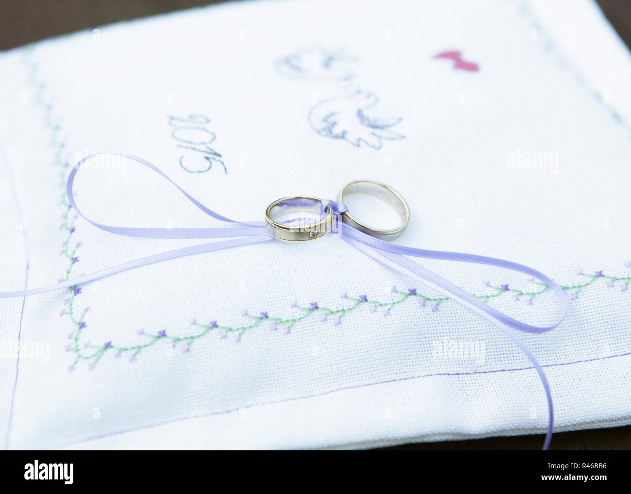 Rings loop hi-res stock photography and images - Alamy