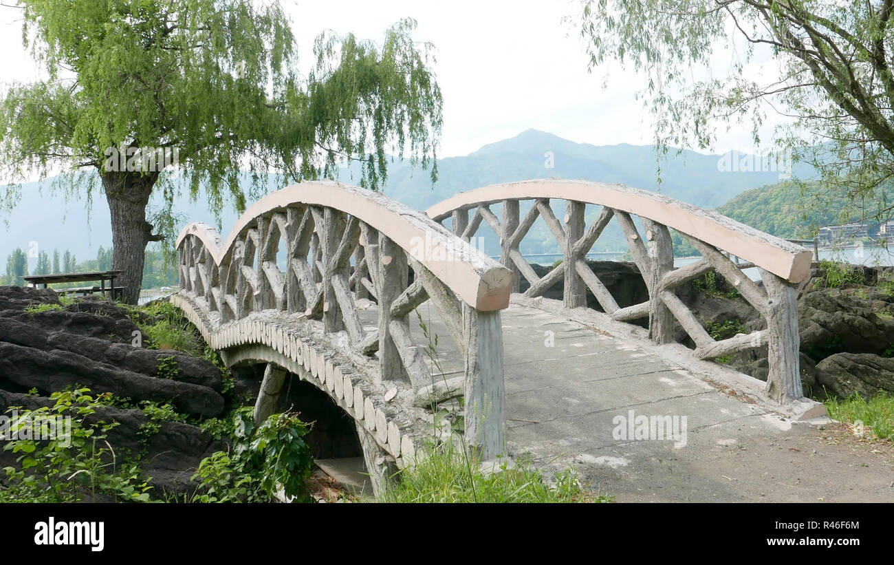 Short garden bridge hi-res stock photography and images - Alamy