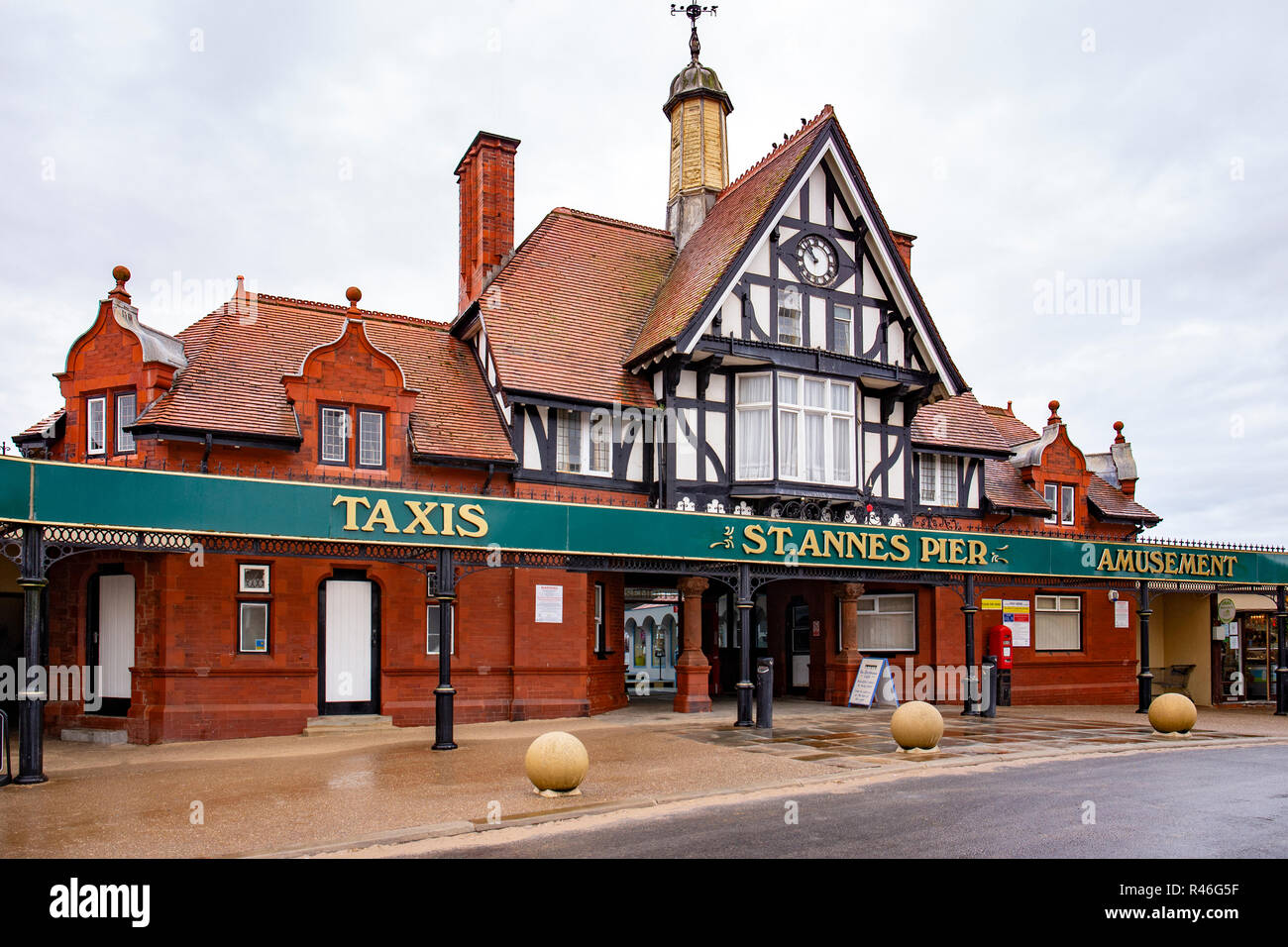 St Annes Pier Lytham St High Resolution Stock Photography and Images ...