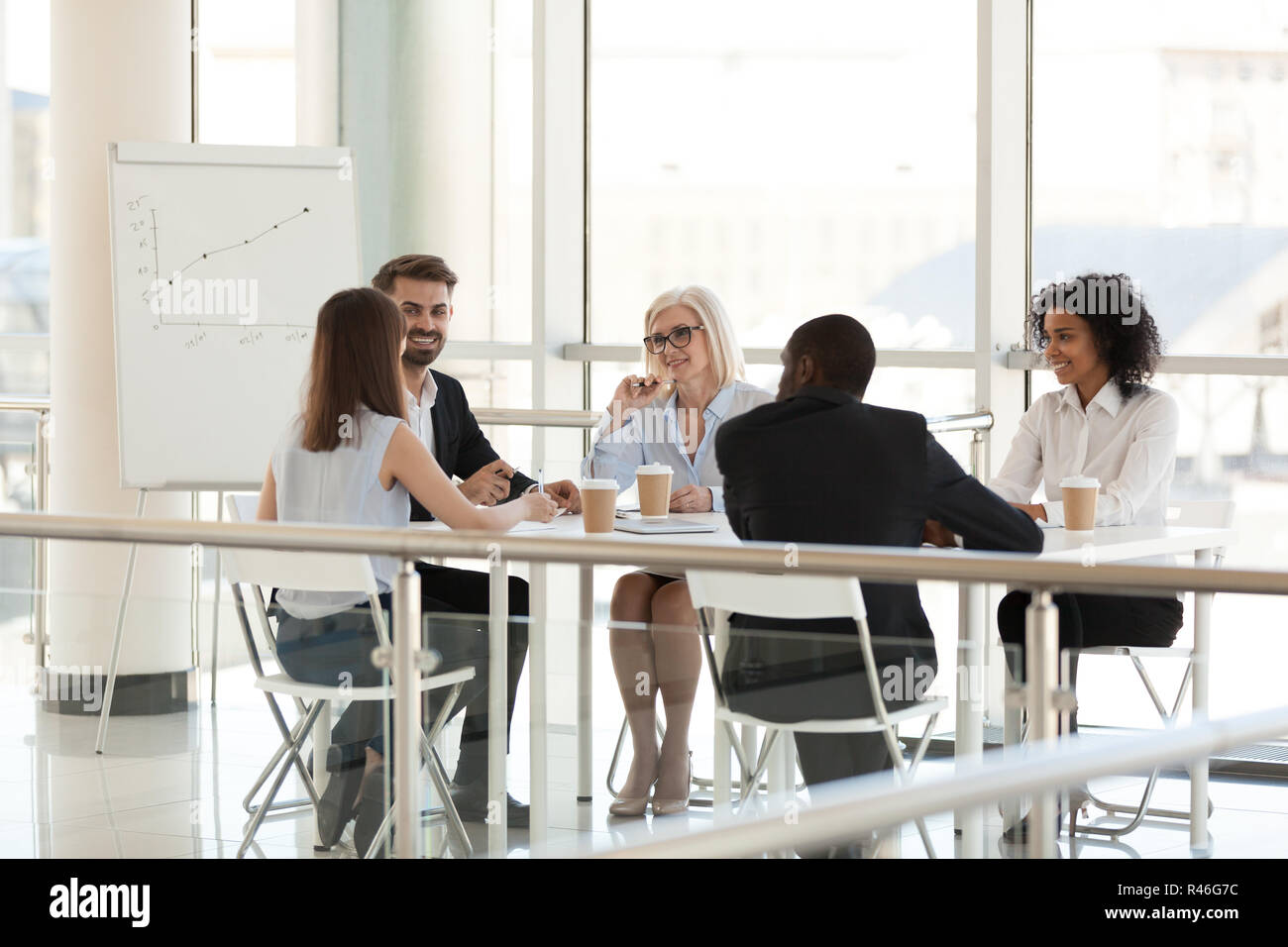 Multi ethnic conference table hi-res stock photography and images - Alamy
