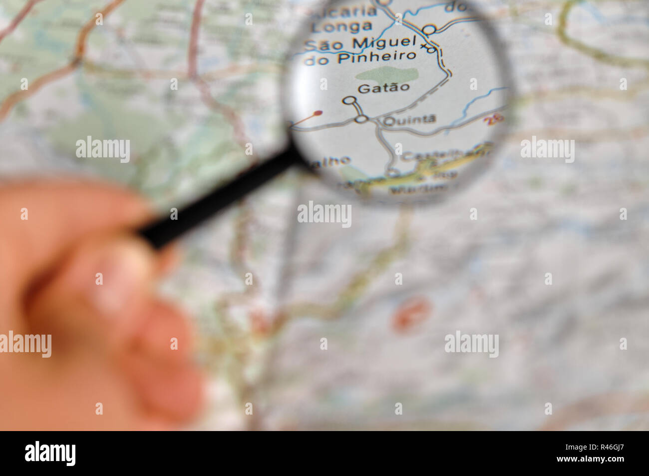 Magnifying lens hi-res stock photography and images - Alamy