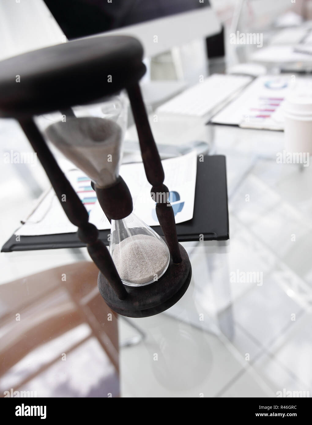 closeup.the hourglass on the Desk of a businessman Stock Photo - Alamy