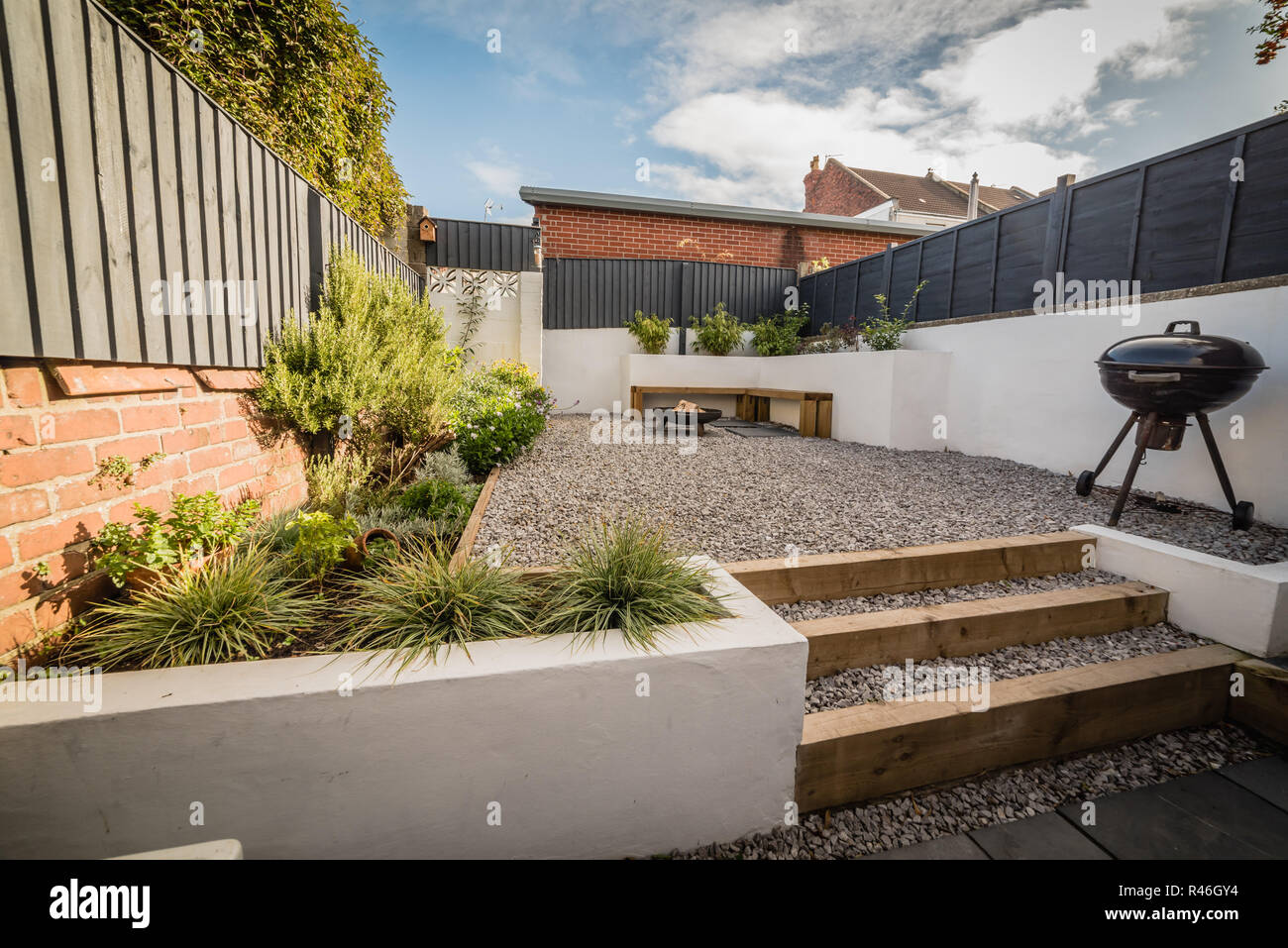 Contemporary garden hi-res stock photography and images - Alamy