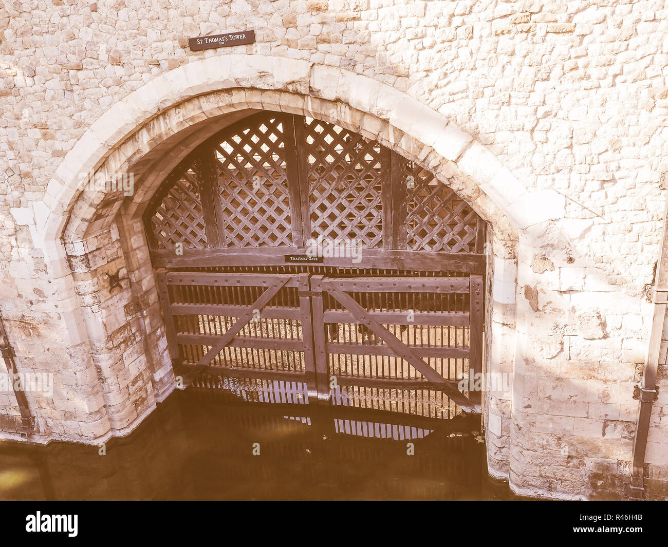 London medieval gates hi-res stock photography and images - Alamy